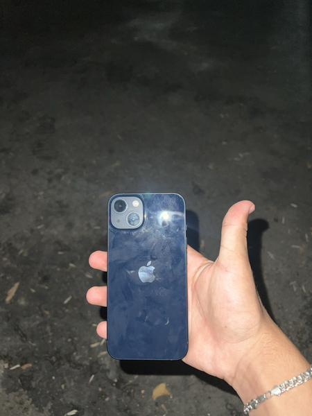Продаю айфон 13