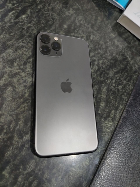 I phone 11 pro holati ideal ishonchli batariya 74 xotira 64