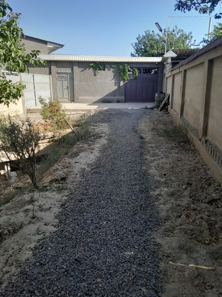 Solnichnida uy sotiladi maktab yaqin aftobuslar bor gaz suv svet zo\\\'r