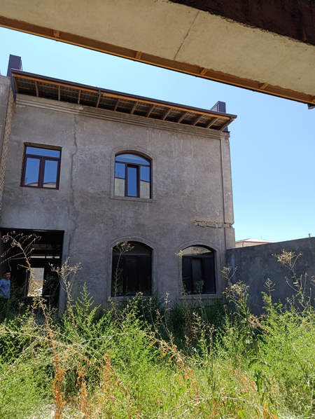 Yunusobod Tumani Islomobdo Mahallada 3 sotixli karobka uy sotiladi
