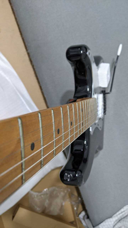 Продается новая электрогитара Fender Squier Contemporary