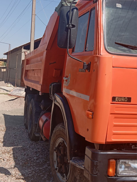 KAMAZ Sotiladi holati yaxshi.