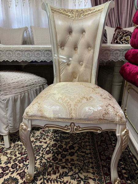 Продается стол со стульями
