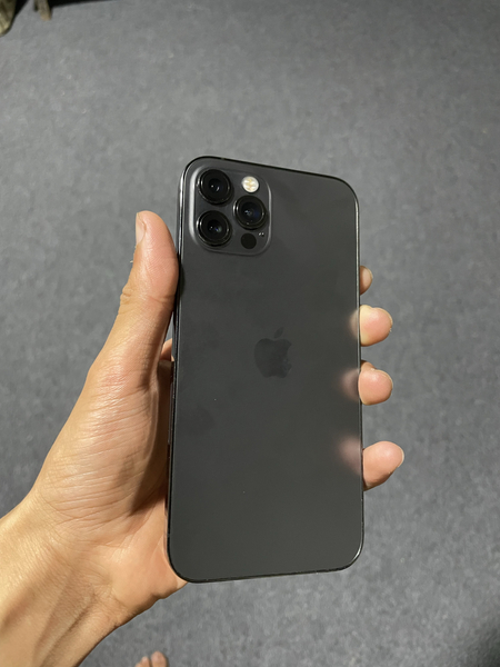 iPhone 12 pro sotiladi srochna ideal
