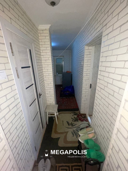 -Метро Мирзо Улугбека Кирпич 1/2/4 Балкон 1/3 Продается квартира