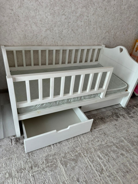 Продам кровать детскую