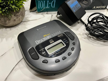Sony D-T101 Discman, 1998
Portable AM/FM Radio