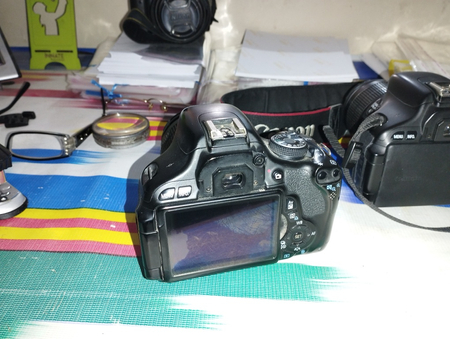 2tasi 250$ Fotoaparatlar sotiladi  canon 600d