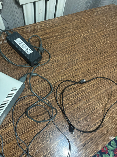 Xbox 360 sotiladi freeboot prashivka qilingan hamma qiziq oyinlari bor