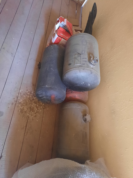 Propan balonlar rabochi zor holatda tabketka va uzunchoq