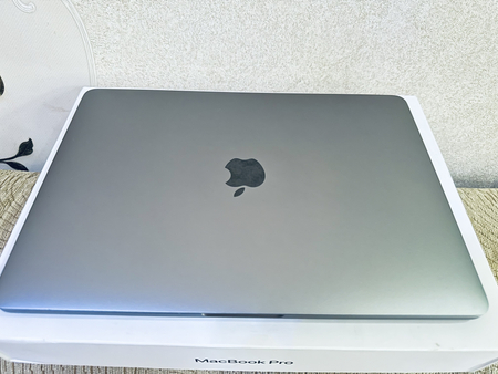Apple Mac book pro M1