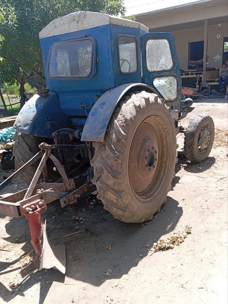 Traktor T 40 MTZ mator qoʻyilgan