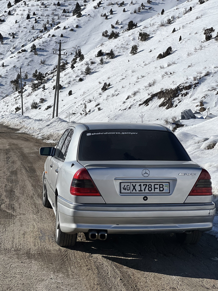 Mersedes bens w 202