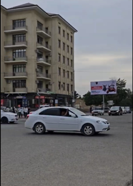 Qarshida bilbord reklamalari Реклама на билбордах Карши