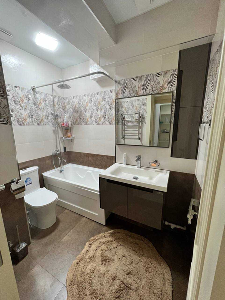 Продаю квартиру 5 этаж 3 ком 70м2 своя срочно, адрес Махтумкули 99 дом