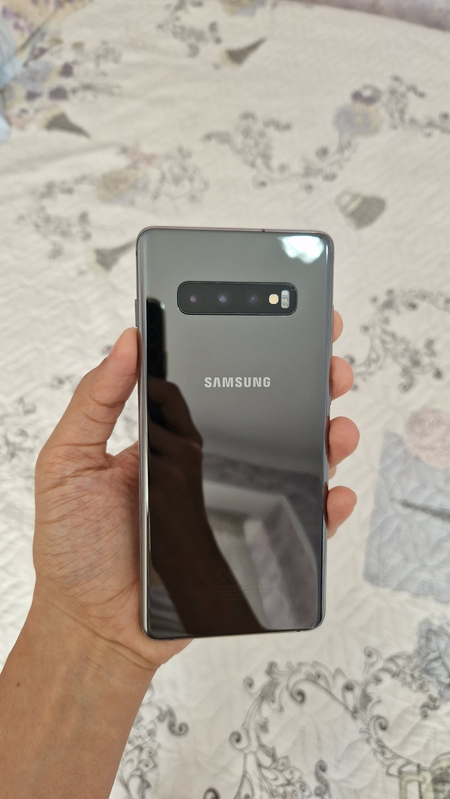 Samsung galaxy s10+  512 gb ceramic