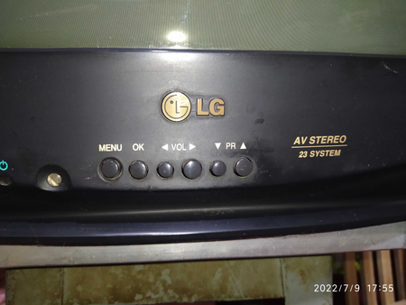 продаю телевизор LG