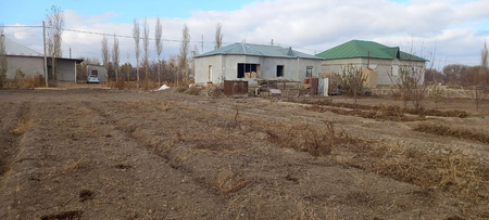 Жай сатылады посттын артында