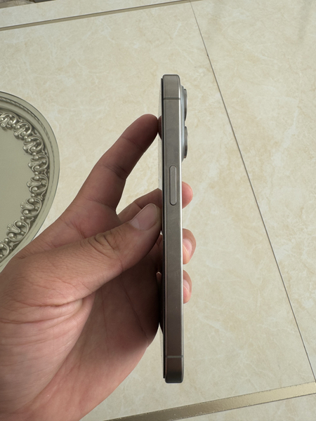 Iphone 15 pro 256gb 100% 950$