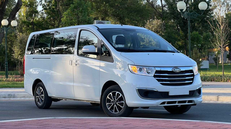 JAC M3 PLUS кўплаб қулайликларга эга бўлган  минивен