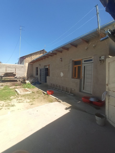 Vagzaldan hamma qulayliklarga ega hovli sotiladi