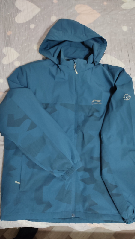 Продаётся мужская ветровка Li-ning