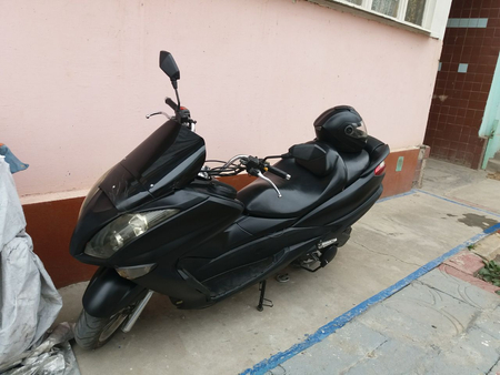Прадаю скутер...