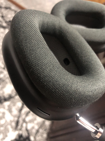 AirPods Max premium