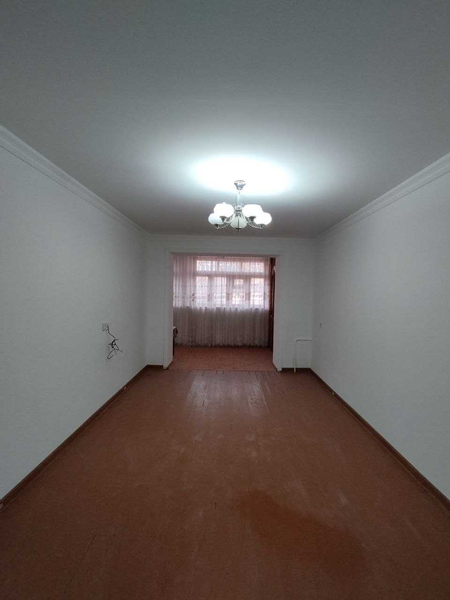 Продается 3х комнатная  Вторичка.  Адрес; ул. Алишера  Наваий.