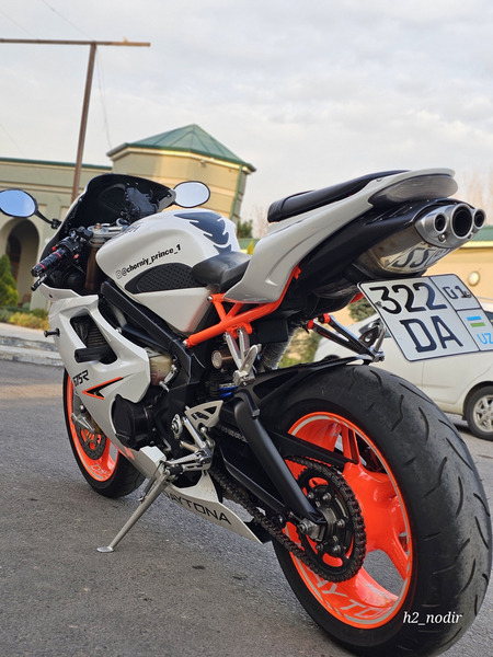 Сотилади Trumph Daytona 675R