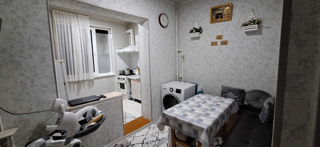 Продаётся квартира массив Ахмад Югнакий 2в3/5/5 Риэлторам не звонить.