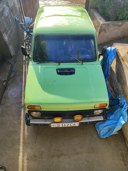 Niva 1981 yil. 1300$ kelishiladi