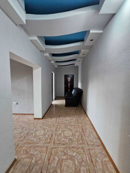 2 xonali 70m² 1-qavat sotiladi.