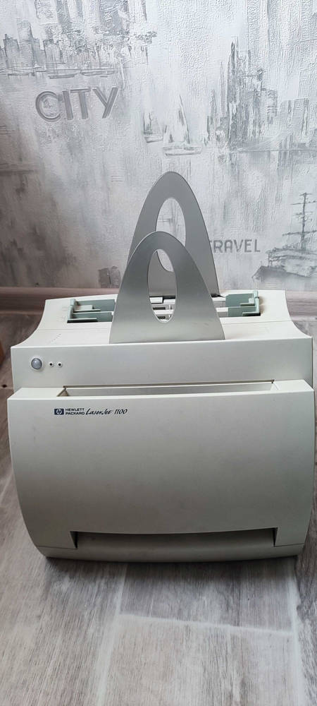 Принтер бу  hp1100