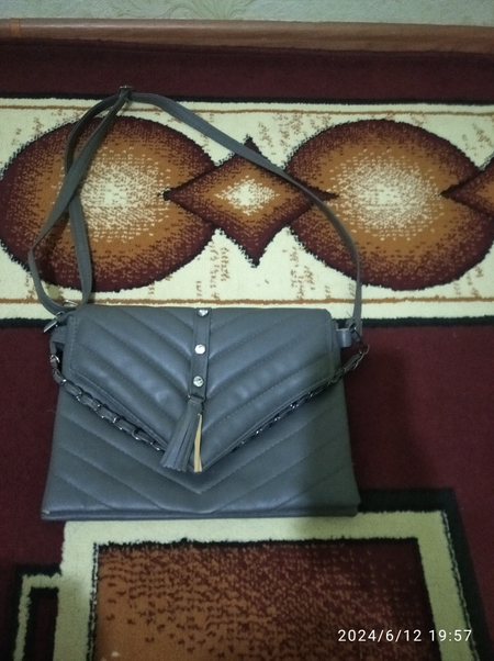 Ayollar sumkasi 40000 som