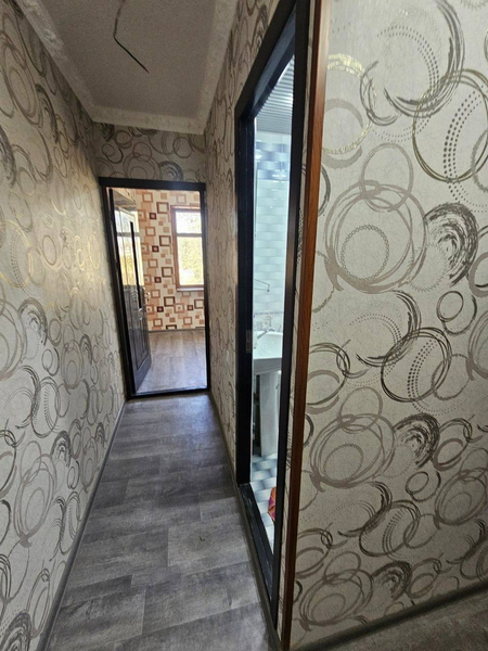 2 xonali 54m² 4-qavat.
4 qavatli panelniy dom.
Manzil : Sentralniy apt