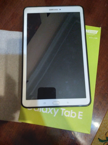 Продам планшет Samsung Tab E