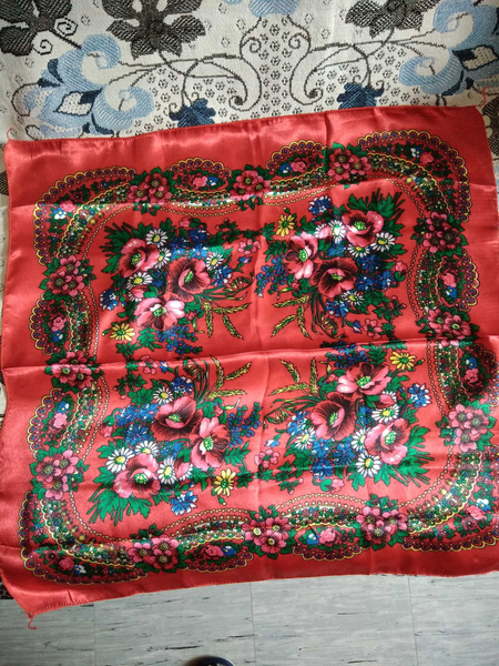 Продам платок атласный.