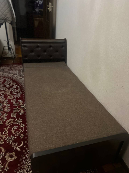 Bir kishilik kravat sotiladi