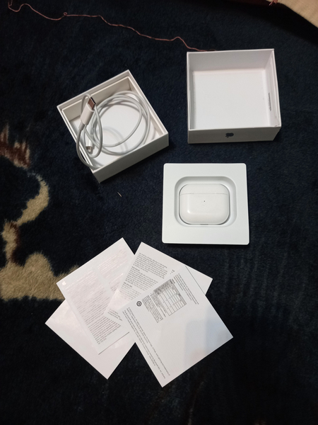 Air pods 3 va smart watch