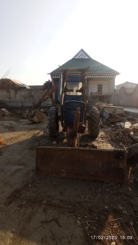 Traktor sotiladi krani bilan ishlab yuribdi mator karobka qilinga pul