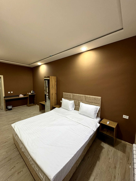 Новая гостиница Triple S Hotel, возле метро.