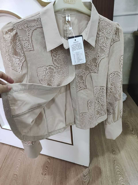 Кофта юбка бежевого цвета.