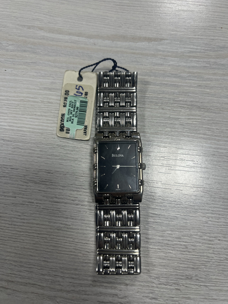 Bulova original soat sotiladi