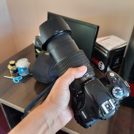 Nikon D 5 100 sotiladi
