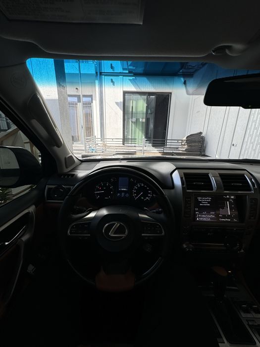 Lexus GX 460 сотилади