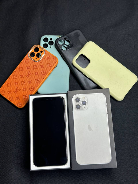 Iphone 11pro sotiladi aybi umuman yoq bir qol ishlagan
