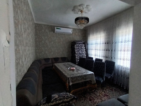 Azadbashda uy ichidagi hamma narsasi bilan sotiladi