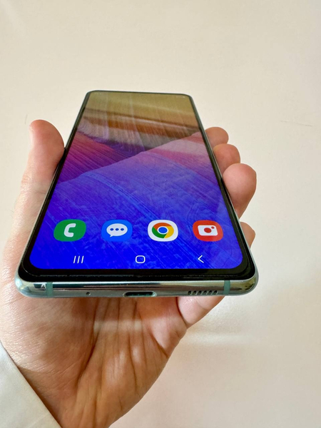 Samsung Galaxy S20 FE.