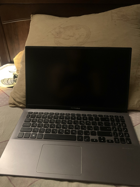 Asus vivobook 15 i7-10510u/16/512gb